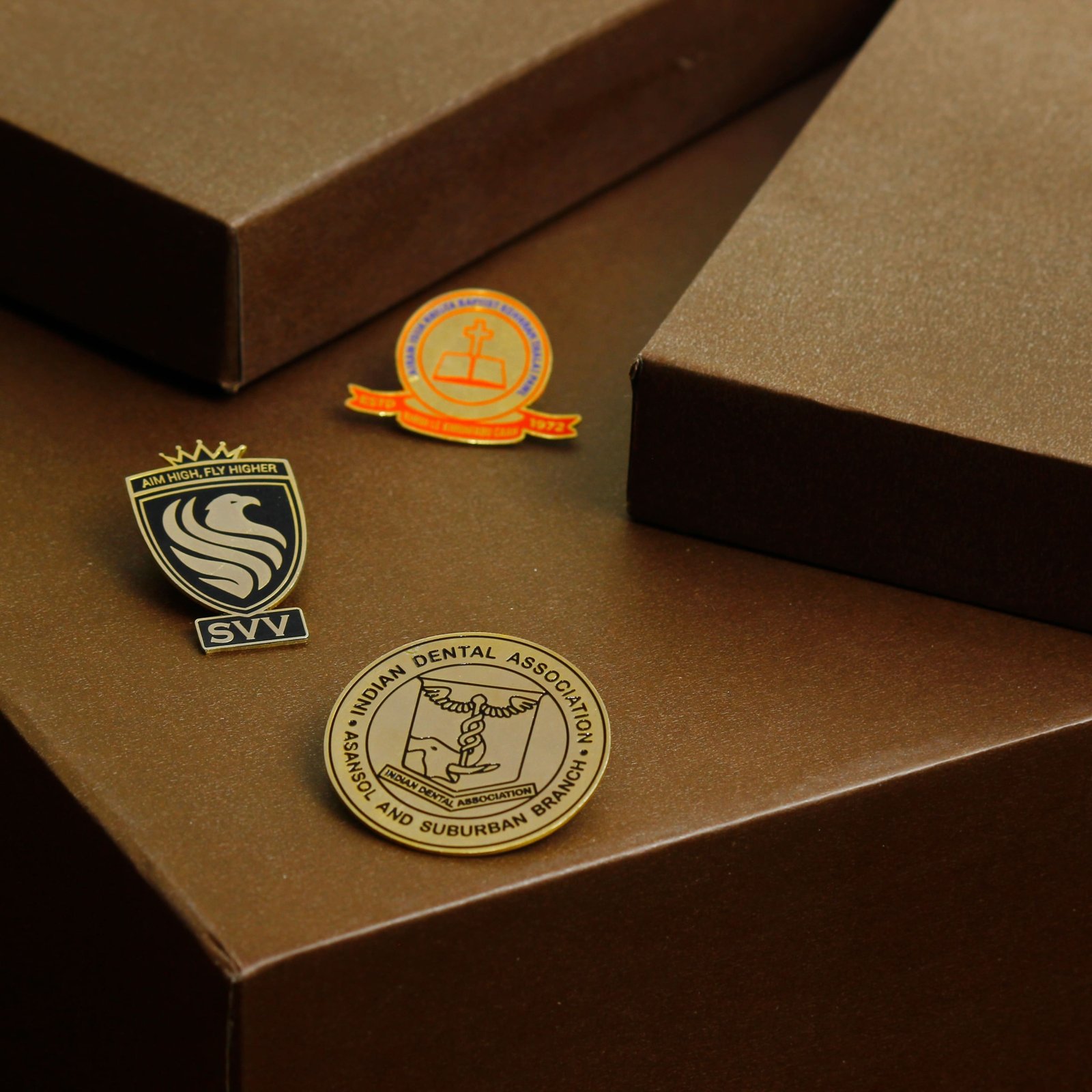 School lapel pins | university badges | college pin | pins for schools ...